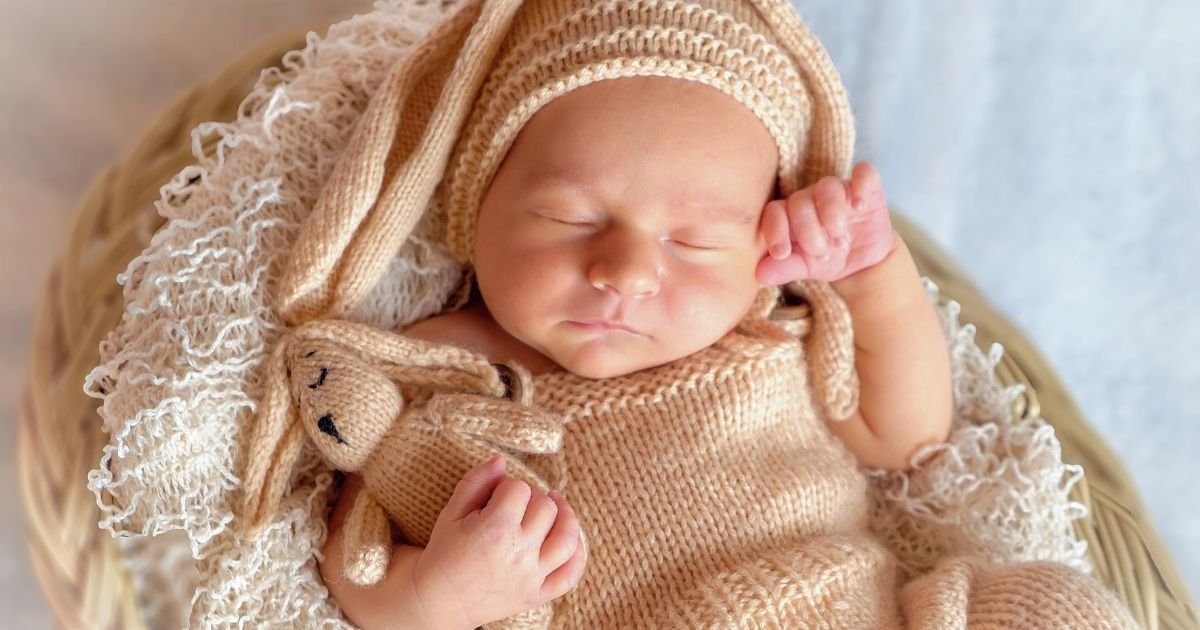 Newborn Scrunch 101: Everything You Need To Know - Rosy Moms